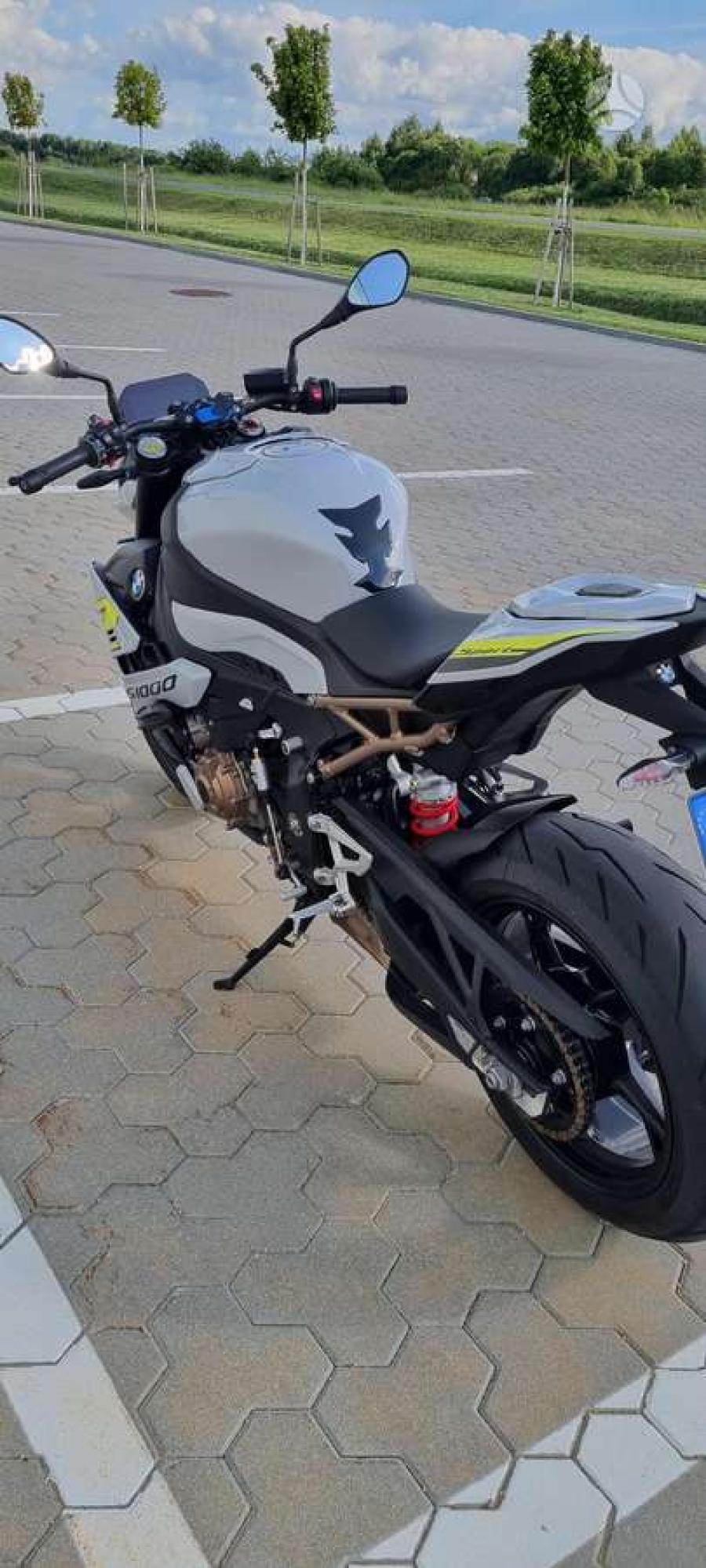 Grey BMW S 1000R 2022 in Vilnius, with an engine capacity of 1.00 L and mileage of 30 thousand km for 10500 €, photo 13 on AUTOMOTO.COM.LV
