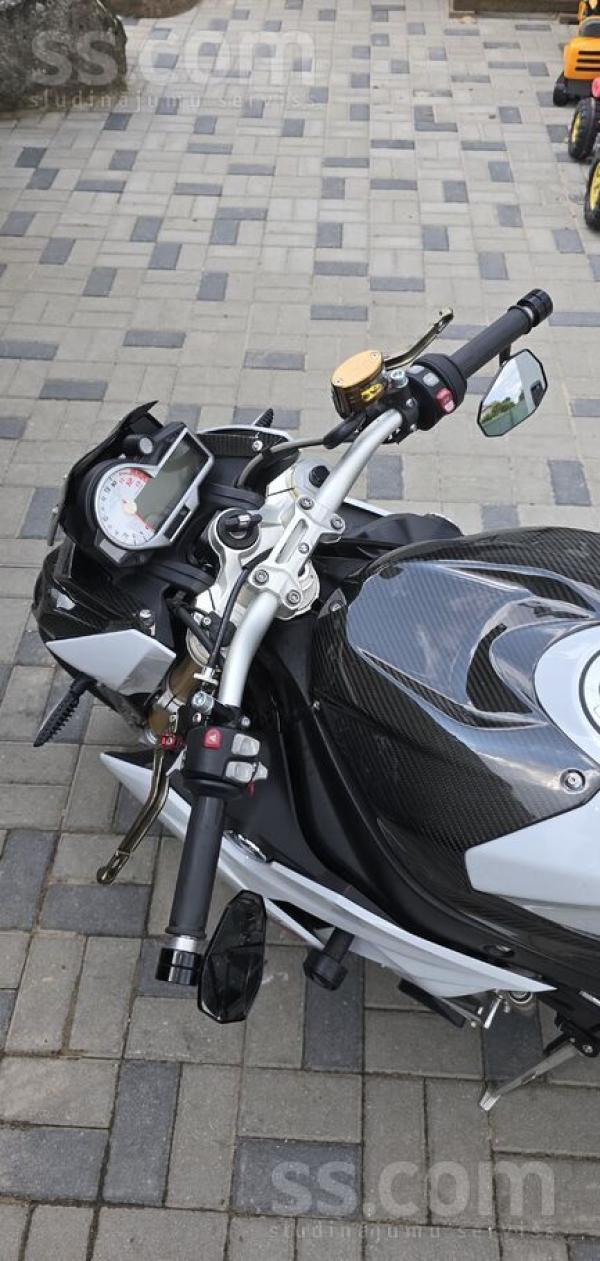 BMW S 1000R 2014 in Liepaja, with an engine capacity of 1.00 L and mileage of 0 thousand km for 9500 €, photo 3 on AUTOMOTO.COM.LV