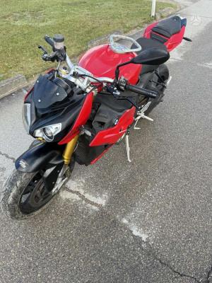 BMW S 1000R 2014 Tauragė, ar dzinēja tilpumu 1.00 L un nobraukumu 29 tūkst. km par 4950 €, foto 3 vietnē AUTOMOTO.COM.LV