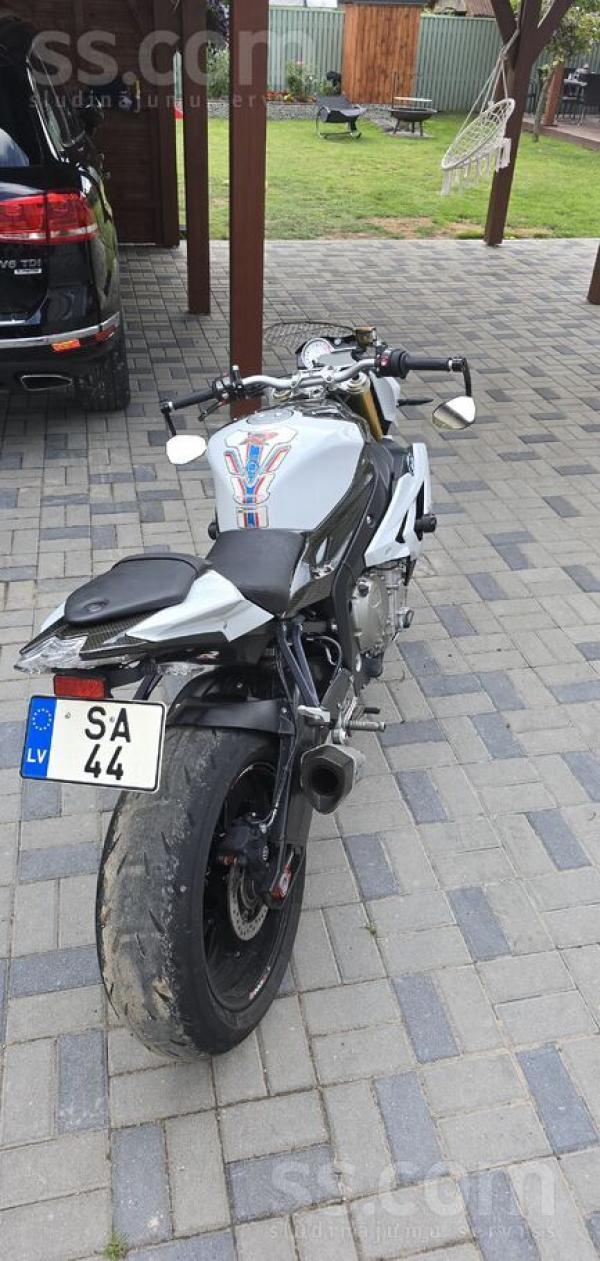 BMW S 1000R 2014 in Liepaja, with an engine capacity of 1.00 L and mileage of 0 thousand km for 8500 €, photo 4 on AUTOMOTO.COM.LV