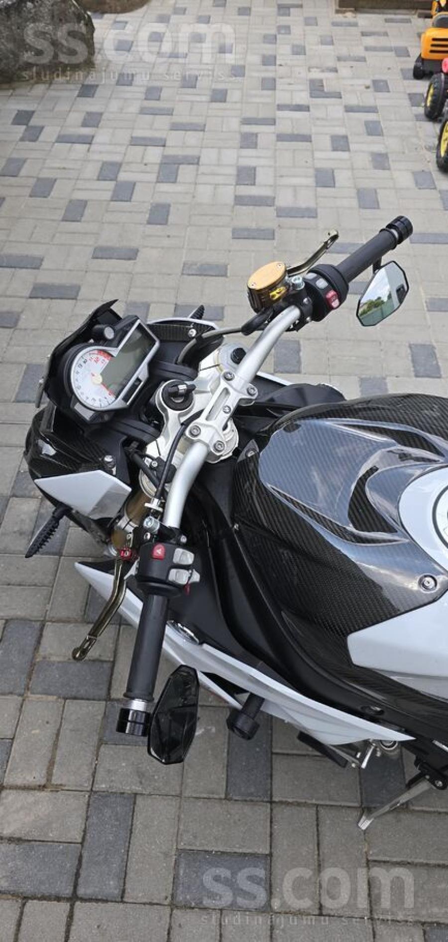 BMW S 1000R 2014 Liepāja, ar dzinēja tilpumu 1.00 L un nobraukumu 0 tūkst. km par 7999 €, foto 6 vietnē AUTOMOTO.COM.LV