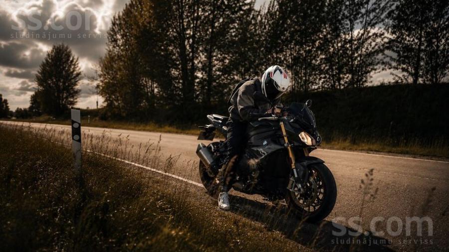 BMW S 1000R 2017 in Aluksne, with an engine capacity of 1.00 L and mileage of 0 thousand km for 7600 €, photo 4 on AUTOMOTO.COM.LV