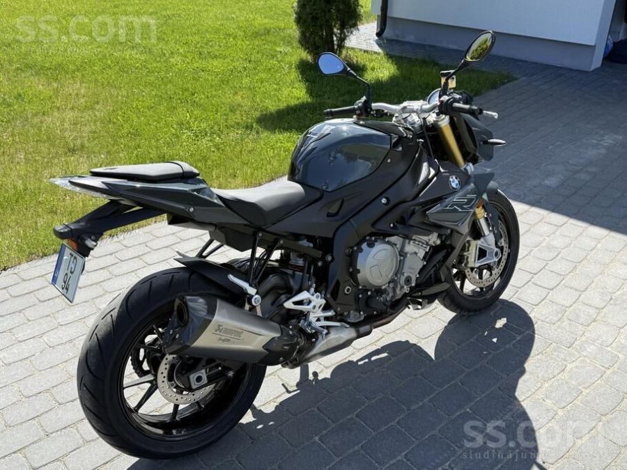 BMW S 1000R 2018 in Riga, with an engine capacity of 1.00 L and mileage of 0 thousand km for 10400 €, photo 1 on AUTOMOTO.COM.LV