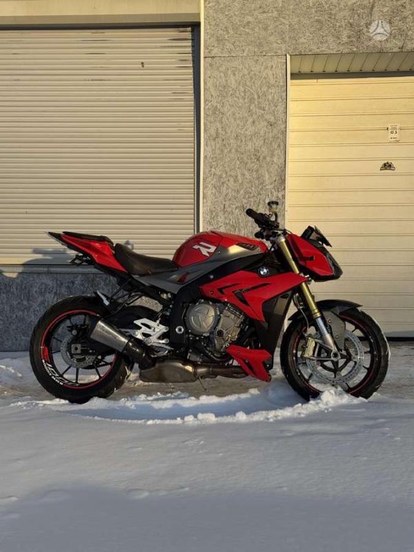 Sarkans BMW S 1000R 2014 Alīta, ar dzinēja tilpumu 1.00 L un nobraukumu 19 tūkst. km par 6900 €, foto 6 vietnē AUTOMOTO.COM.LV