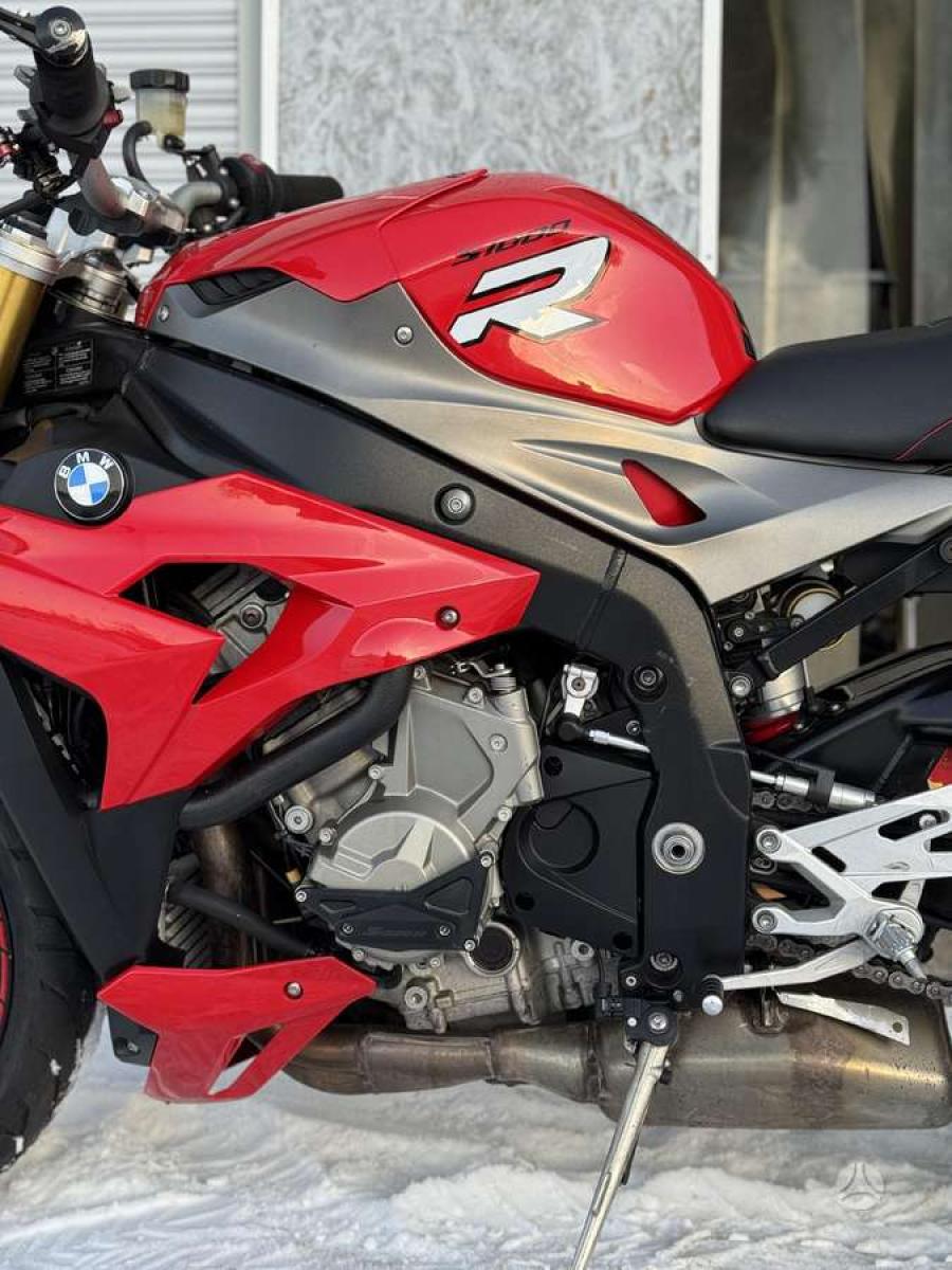 Sarkans BMW S 1000R 2014 Alīta, ar dzinēja tilpumu 1.00 L un nobraukumu 19 tūkst. km par 6900 €, foto 9 vietnē AUTOMOTO.COM.LV