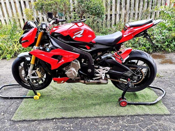 Sarkans BMW S 1000R 2014 Marijampole, ar dzinēja tilpumu 1.00 L un nobraukumu 29 tūkst. km par 6500 €, foto 1 vietnē AUTOMOTO.COM.LV