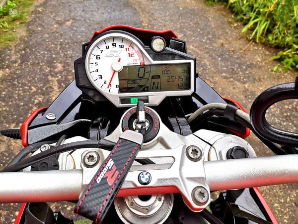 Sarkans BMW S 1000R 2014 Marijampole, ar dzinēja tilpumu 1.00 L un nobraukumu 29 tūkst. km par 6500 €, foto 10 vietnē AUTOMOTO.COM.LV