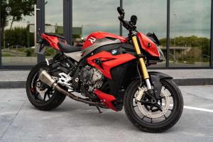 Red BMW S 1000R 2015 in Klaipeda, with an engine capacity of 1.00 L and mileage of 39 thousand km for 6800 €, photo 4 on AUTOMOTO.COM.LV