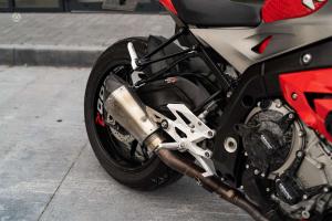 Red BMW S 1000R 2015 in Klaipeda, with an engine capacity of 1.00 L and mileage of 39 thousand km for 6800 €, photo 5 on AUTOMOTO.COM.LV