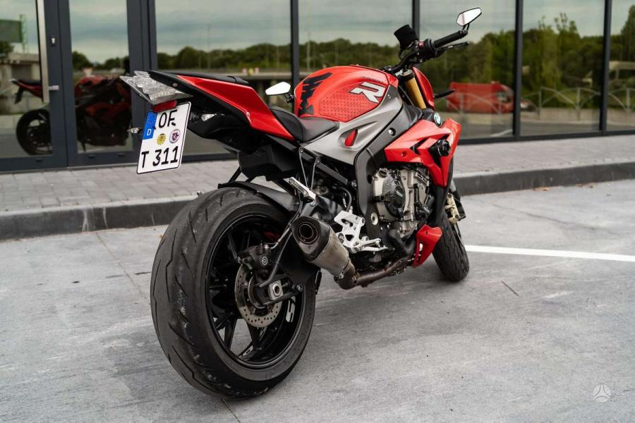 Red BMW S 1000R 2015 in Klaipeda, with an engine capacity of 1.00 L and mileage of 39 thousand km for 6800 €, photo 8 on AUTOMOTO.COM.LV