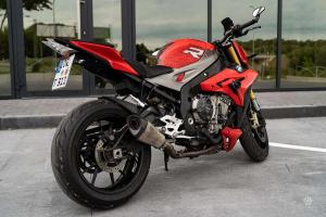 Red BMW S 1000R 2015 in Klaipeda, with an engine capacity of 1.00 L and mileage of 39 thousand km for 6800 €, photo 9 on AUTOMOTO.COM.LV