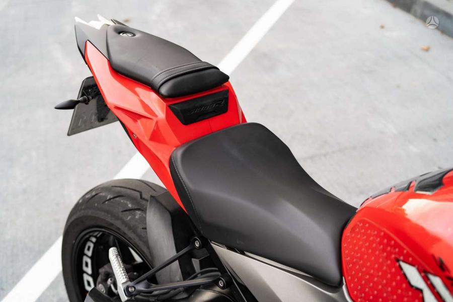Red BMW S 1000R 2015 in Klaipeda, with an engine capacity of 1.00 L and mileage of 39 thousand km for 6800 €, photo 11 on AUTOMOTO.COM.LV