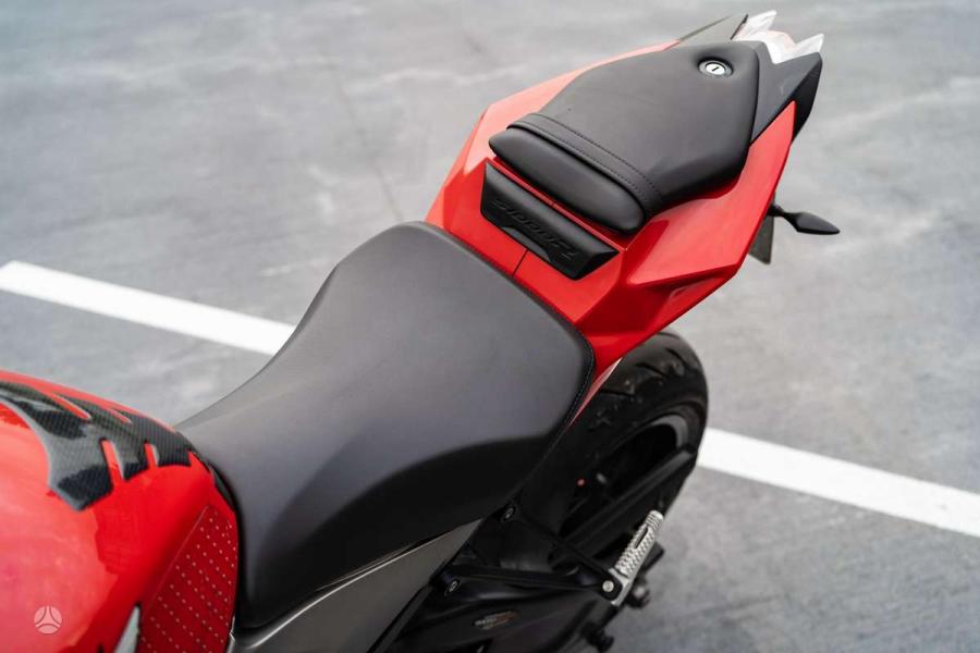 Red BMW S 1000R 2015 in Klaipeda, with an engine capacity of 1.00 L and mileage of 39 thousand km for 6800 €, photo 13 on AUTOMOTO.COM.LV