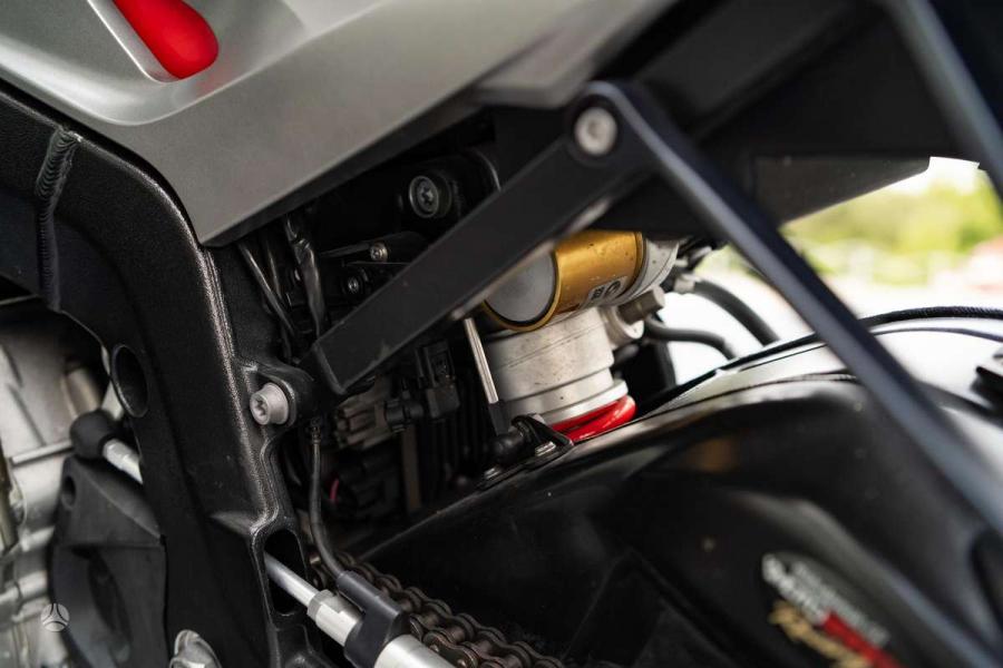 Red BMW S 1000R 2015 in Klaipeda, with an engine capacity of 1.00 L and mileage of 39 thousand km for 6800 €, photo 14 on AUTOMOTO.COM.LV