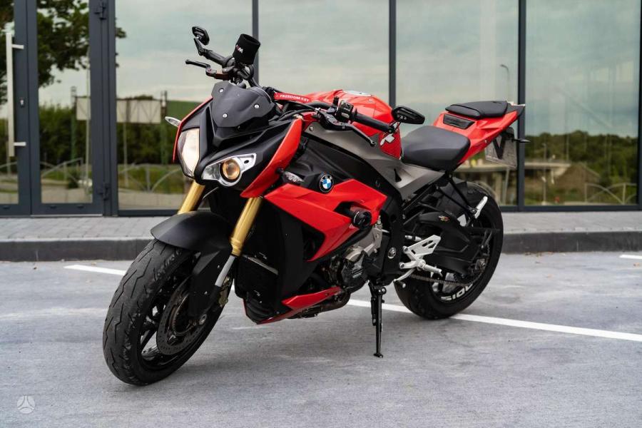 Red BMW S 1000R 2015 in Klaipeda, with an engine capacity of 1.00 L and mileage of 39 thousand km for 6800 €, photo 15 on AUTOMOTO.COM.LV