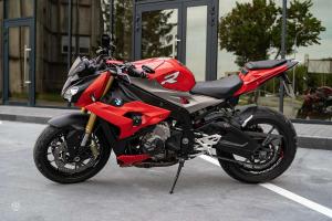 Red BMW S 1000R 2015 in Klaipeda, with an engine capacity of 1.00 L and mileage of 39 thousand km for 6800 €, photo 16 on AUTOMOTO.COM.LV