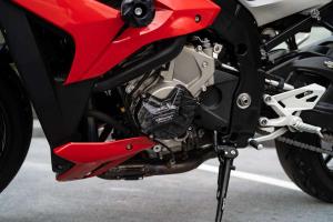 Red BMW S 1000R 2015 in Klaipeda, with an engine capacity of 1.00 L and mileage of 39 thousand km for 6800 €, photo 17 on AUTOMOTO.COM.LV
