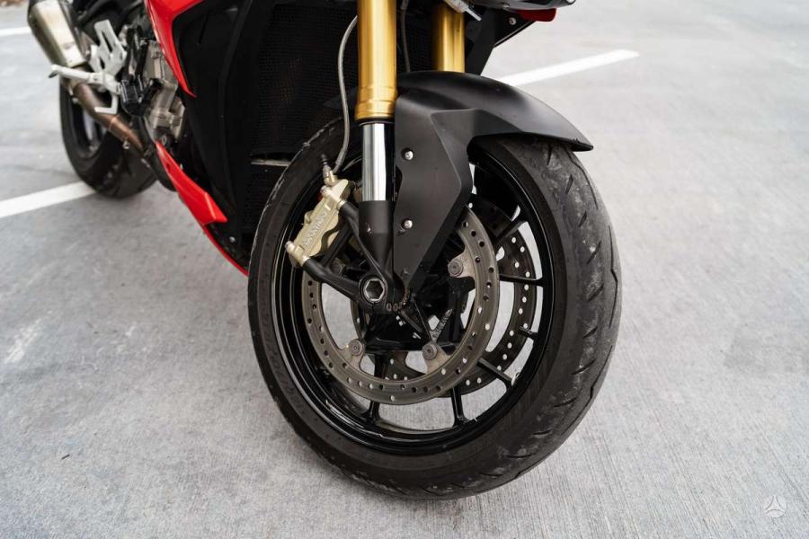 Red BMW S 1000R 2015 in Klaipeda, with an engine capacity of 1.00 L and mileage of 39 thousand km for 6800 €, photo 18 on AUTOMOTO.COM.LV
