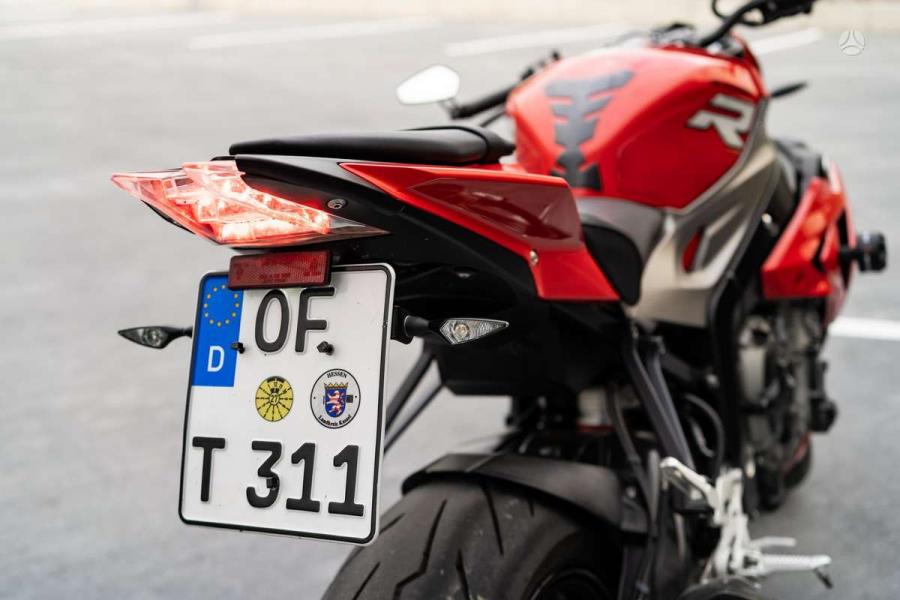 Red BMW S 1000R 2015 in Klaipeda, with an engine capacity of 1.00 L and mileage of 39 thousand km for 6800 €, photo 20 on AUTOMOTO.COM.LV