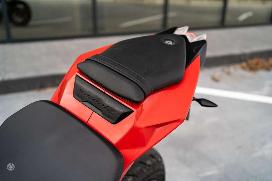 Red BMW S 1000R 2015 in Klaipeda, with an engine capacity of 1.00 L and mileage of 39 thousand km for 6800 €, photo 22 on AUTOMOTO.COM.LV
