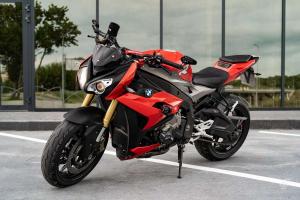 Red BMW S 1000R 2015 in Klaipeda, with an engine capacity of 1.00 L and mileage of 39 thousand km for 6800 €, photo 26 on AUTOMOTO.COM.LV