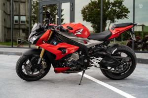 Red BMW S 1000R 2015 in Klaipeda, with an engine capacity of 1.00 L and mileage of 39 thousand km for 6800 €, photo 27 on AUTOMOTO.COM.LV
