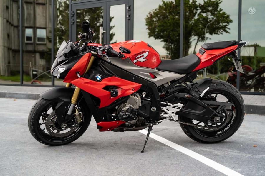 Red BMW S 1000R 2015 in Klaipeda, with an engine capacity of 1.00 L and mileage of 39 thousand km for 6800 €, photo 27 on AUTOMOTO.COM.LV