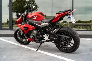 Red BMW S 1000R 2015 in Klaipeda, with an engine capacity of 1.00 L and mileage of 39 thousand km for 6800 €, photo 28 on AUTOMOTO.COM.LV
