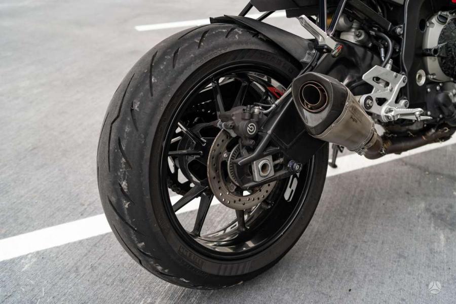 Red BMW S 1000R 2015 in Klaipeda, with an engine capacity of 1.00 L and mileage of 39 thousand km for 6800 €, photo 30 on AUTOMOTO.COM.LV