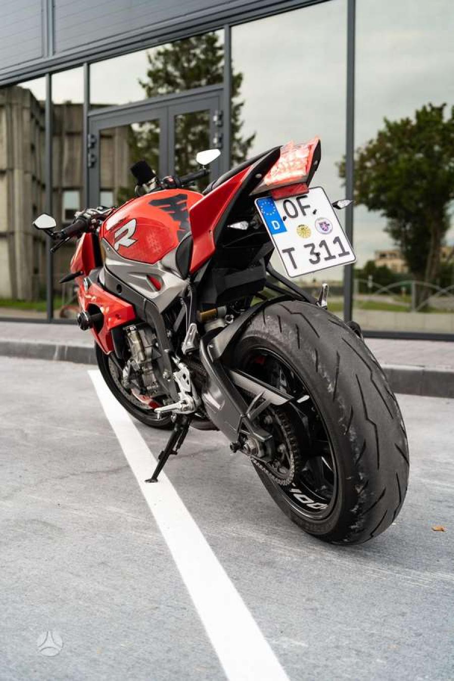 Red BMW S 1000R 2015 in Klaipeda, with an engine capacity of 1.00 L and mileage of 39 thousand km for 6800 €, photo 38 on AUTOMOTO.COM.LV