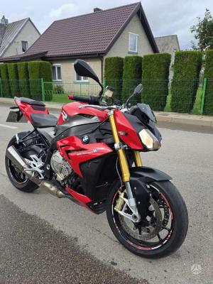 Sarkans BMW S 1000R 2015 Kretinga, ar dzinēja tilpumu 1.00 L un nobraukumu 52 tūkst. km par 6400 €, foto 3 vietnē AUTOMOTO.COM.LV