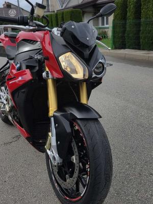 Sarkans BMW S 1000R 2015 Kretinga, ar dzinēja tilpumu 1.00 L un nobraukumu 52 tūkst. km par 6400 €, foto 4 vietnē AUTOMOTO.COM.LV