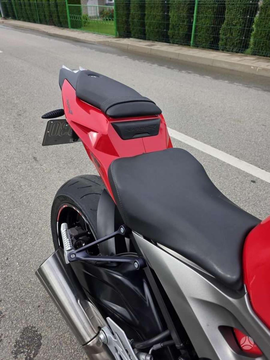 Sarkans BMW S 1000R 2015 Kretinga, ar dzinēja tilpumu 1.00 L un nobraukumu 52 tūkst. km par 6400 €, foto 14 vietnē AUTOMOTO.COM.LV