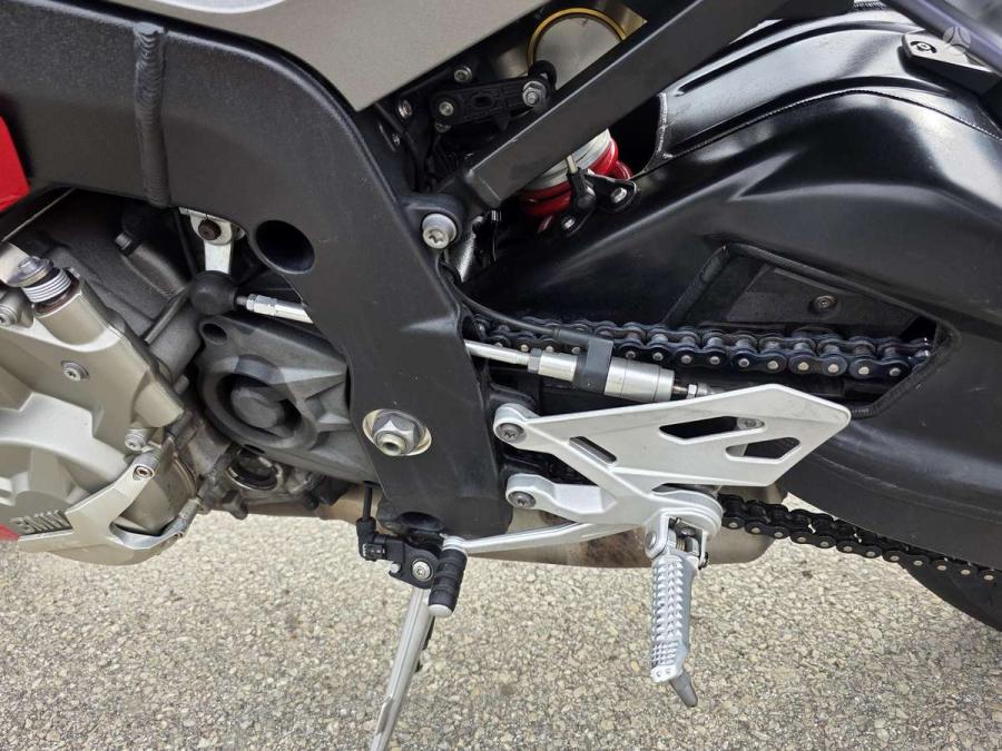 Sarkans BMW S 1000R 2015 Kretinga, ar dzinēja tilpumu 1.00 L un nobraukumu 52 tūkst. km par 6400 €, foto 21 vietnē AUTOMOTO.COM.LV