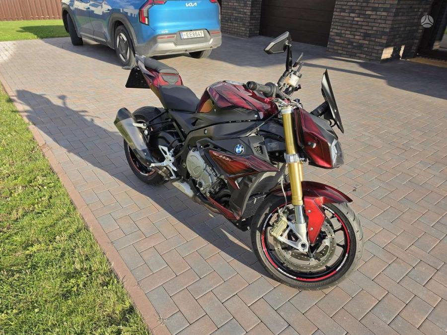 Sarkans BMW S 1000R 2018 Druskininkai, ar dzinēja tilpumu 1.00 L un nobraukumu 11 tūkst. km par 8800 €, foto 1 vietnē AUTOMOTO.COM.LV