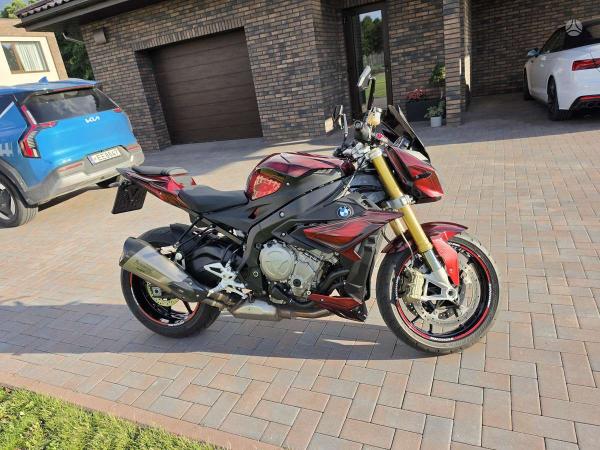 Sarkans BMW S 1000R 2018 Druskininkai, ar dzinēja tilpumu 1.00 L un nobraukumu 11 tūkst. km par 8800 €, foto 2 vietnē AUTOMOTO.COM.LV