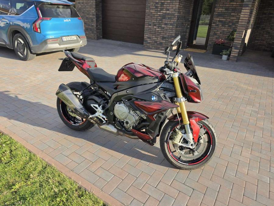 Sarkans BMW S 1000R 2018 Druskininkai, ar dzinēja tilpumu 1.00 L un nobraukumu 11 tūkst. km par 8800 €, foto 4 vietnē AUTOMOTO.COM.LV