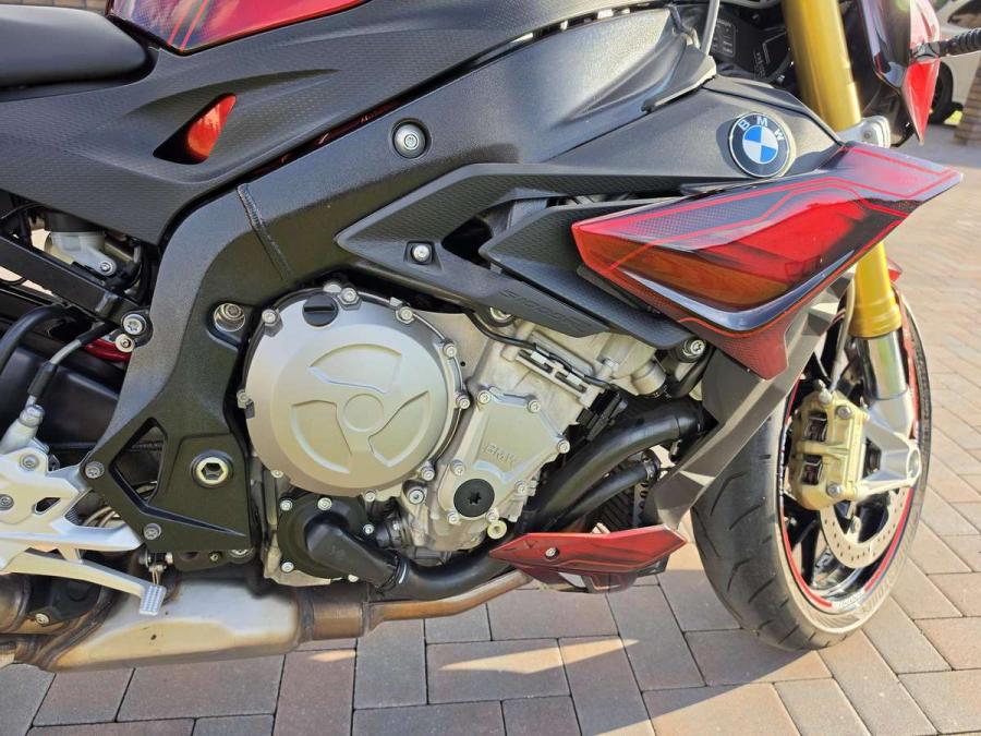 Sarkans BMW S 1000R 2018 Druskininkai, ar dzinēja tilpumu 1.00 L un nobraukumu 11 tūkst. km par 8800 €, foto 15 vietnē AUTOMOTO.COM.LV