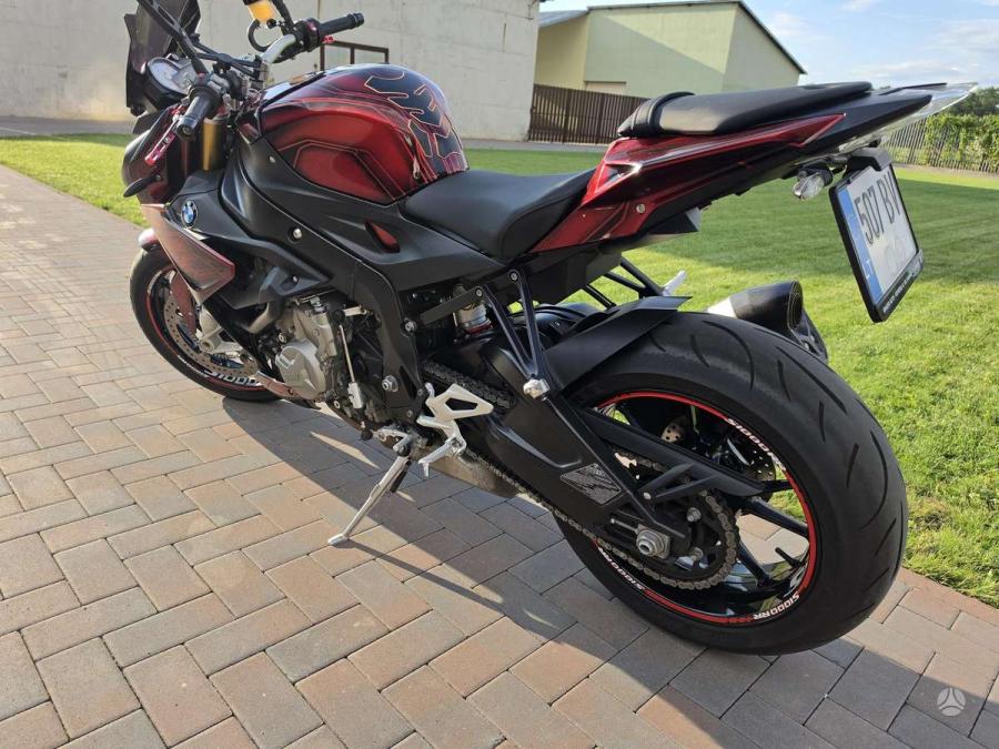 Sarkans BMW S 1000R 2018 Druskininkai, ar dzinēja tilpumu 1.00 L un nobraukumu 11 tūkst. km par 8800 €, foto 20 vietnē AUTOMOTO.COM.LV