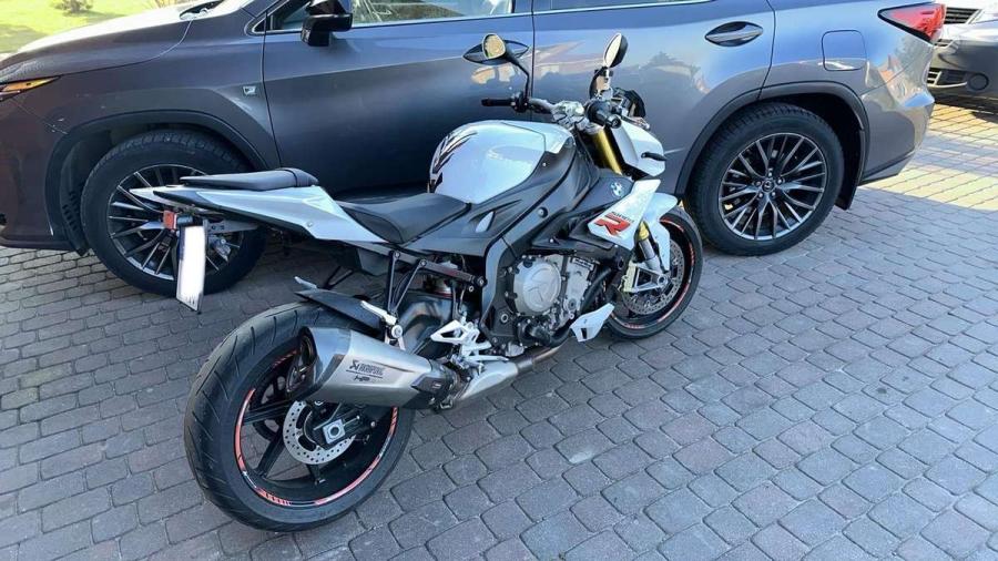 White BMW S 1000R 2017 in Klaipeda, with an engine capacity of 1.00 L and mileage of 13 thousand km for 7900 €, photo 1 on AUTOMOTO.COM.LV