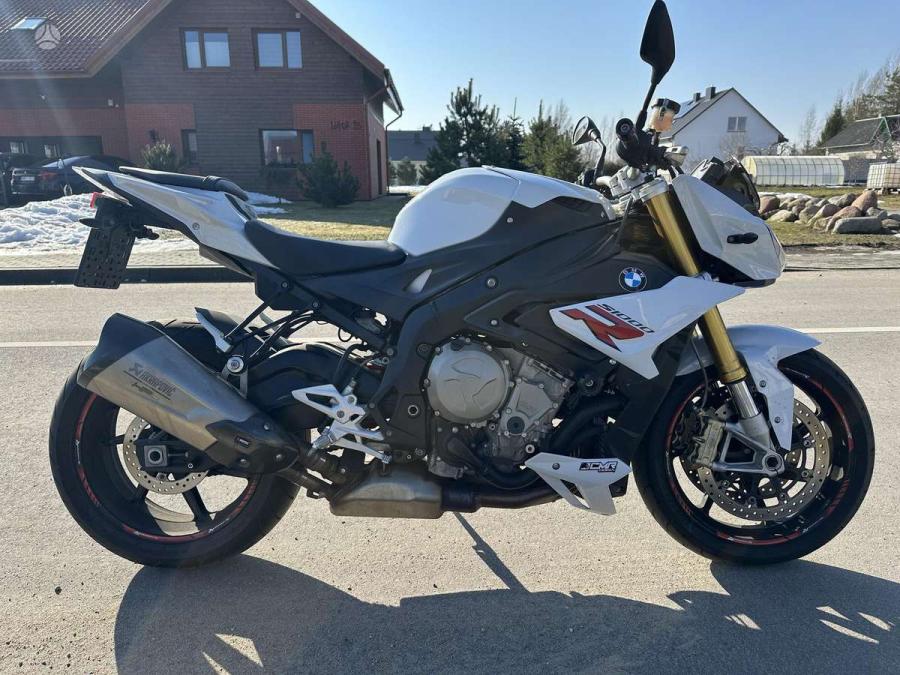 White BMW S 1000R 2017 in Klaipeda, with an engine capacity of 1.00 L and mileage of 13 thousand km for 7900 €, photo 4 on AUTOMOTO.COM.LV