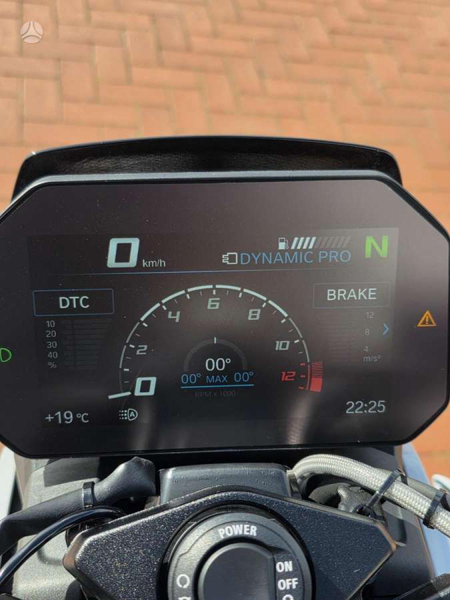 White BMW S 1000R 2021 in Kretinga, with an engine capacity of 1.00 L and mileage of 11 thousand km for 12600 €, photo 12 on AUTOMOTO.COM.LV