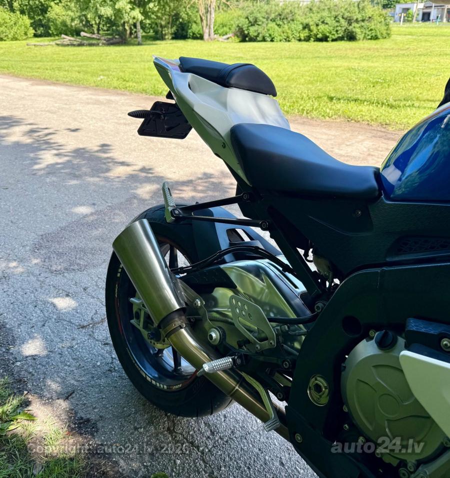 Black BMW S 1000RR 2012 in Tallinn, with an engine capacity of 1.00 L and mileage of 38 thousand km for 8999 €, photo 13 on AUTOMOTO.COM.LV