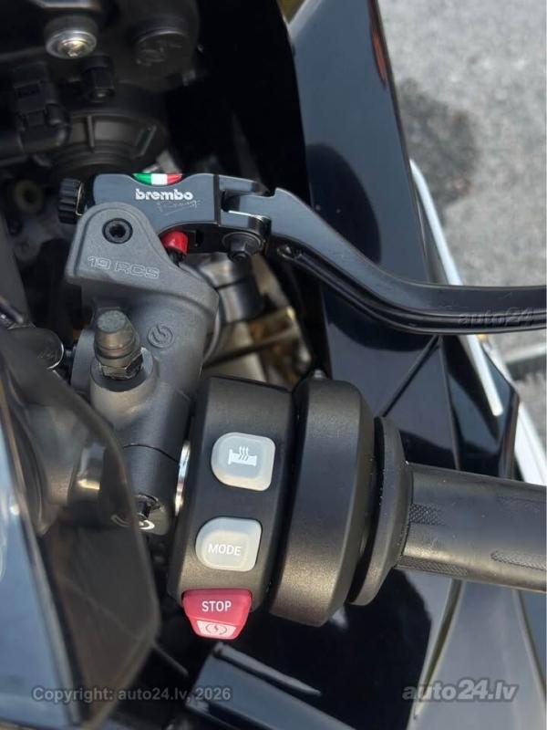 Black BMW S 1000RR 2018 in Tallinn, with an engine capacity of 1.00 L and mileage of 38 thousand km for 12500 €, photo 2 on AUTOMOTO.COM.LV