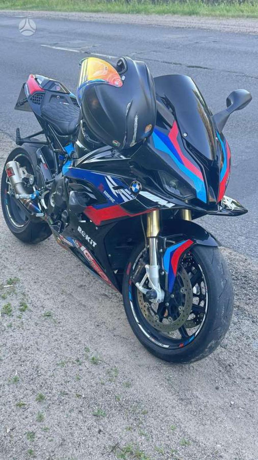Black BMW S 1000RR 2020 in Ignalina, with an engine capacity of 1.00 L and mileage of 24 thousand km for 18000 €, photo 4 on AUTOMOTO.COM.LV