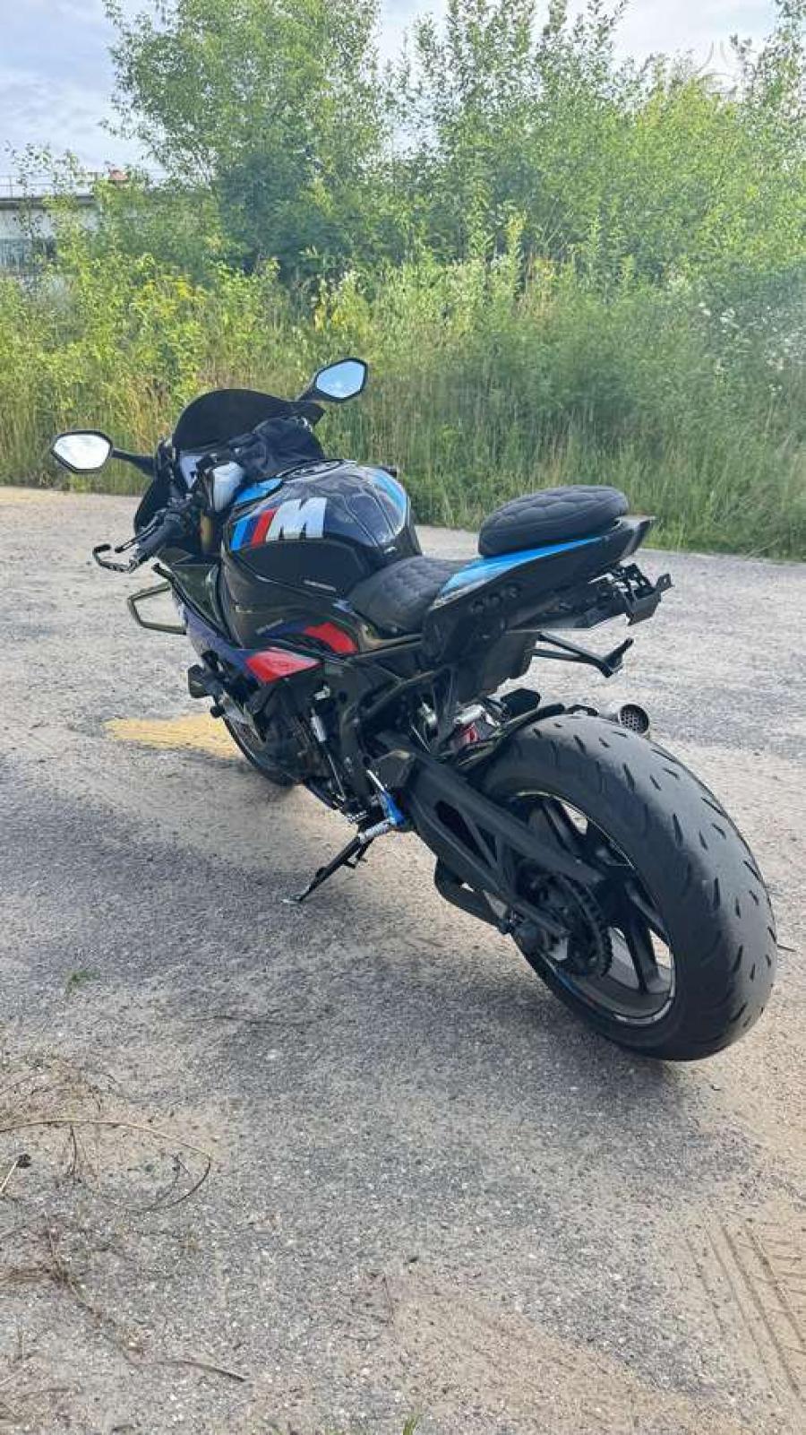 Black BMW S 1000RR 2020 in Ignalina, with an engine capacity of 1.00 L and mileage of 24 thousand km for 18000 €, photo 10 on AUTOMOTO.COM.LV
