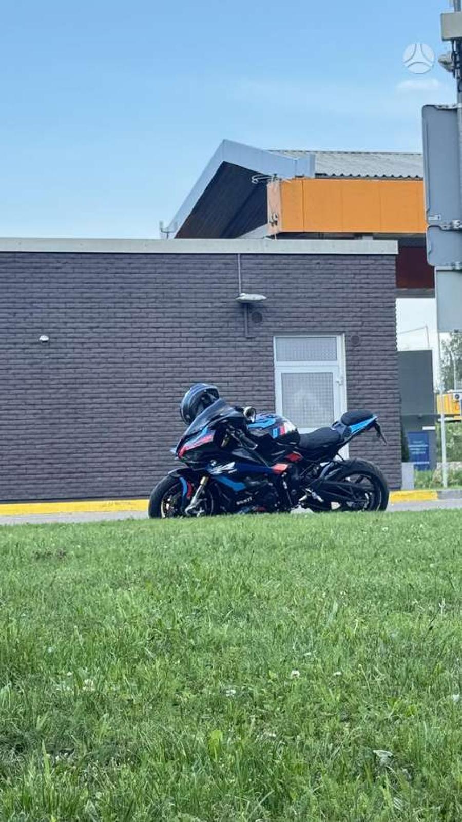 Black BMW S 1000RR 2020 in Ignalina, with an engine capacity of 1.00 L and mileage of 24 thousand km for 18000 €, photo 12 on AUTOMOTO.COM.LV