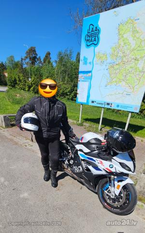 Black BMW S 1000RR 2023 in Tallinn, with an engine capacity of 1.00 L and mileage of 8 thousand km for 25000 €, photo 5 on AUTOMOTO.COM.LV