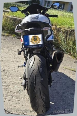 Black BMW S 1000RR 2023 in Tallinn, with an engine capacity of 1.00 L and mileage of 8 thousand km for 25000 €, photo 6 on AUTOMOTO.COM.LV