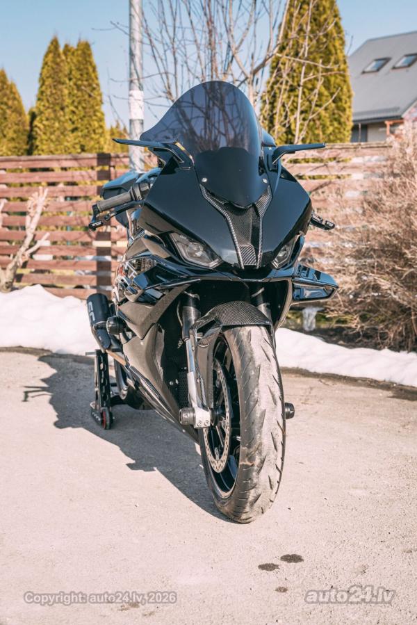 Black BMW S 1000RR 2024 in Riga, with an engine capacity of 0.00 L and mileage of 8 thousand km for 26600 €, photo 10 on AUTOMOTO.COM.LV
